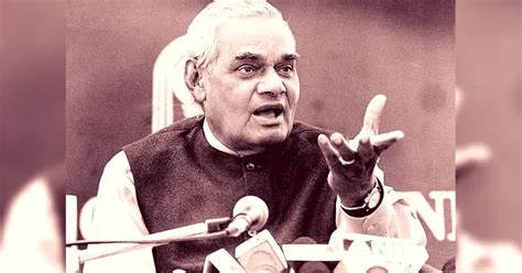अटल बिहारी वाजपेयी की कविता कदम मिलाकर चलना होगा The Lallantop