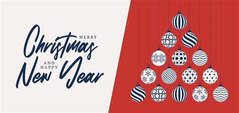 크리스마스와 새해 인사말 플랫 만화 카드 크리에이티브 크리스마스 나무는 크리스마스와 새해 축하를위해 빨간색 배경에 파란색 흰색 Bauble 공을 만들었습니다 12월에 대한