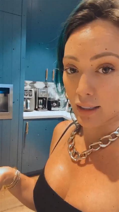Hilary Duff Sexy Cleavage 5