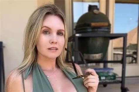 Mormon Mum Banned From Church Over Sexy Snaps Stuns With Typical