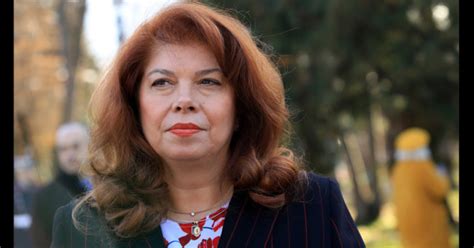 Баровско кръщене за внучето на Илияна Йотова Сякаш не се извършва свето тайнство а сватба