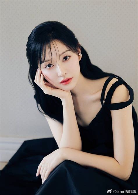 Pin By Sullia On Hàn Quốc In 2024 Kim Ji Won Glamour Photo Shoot