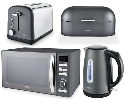 Black Four Slice Toaster Jug Kettle Morphy Richards Microwave Oven