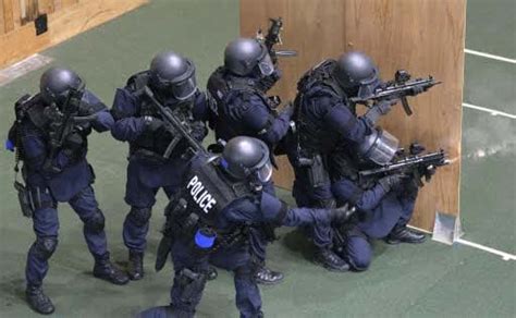 Sat創設40年 強力銃器装備の特殊部隊【写真】 中国新聞デジタル