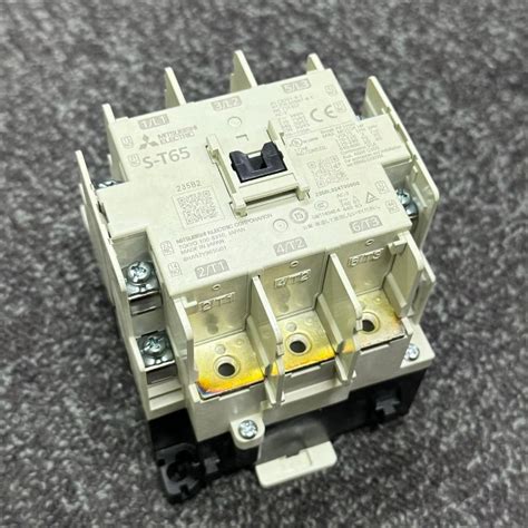 S T65 在庫1点限り 訳アリ 三菱 Mitsubishi 非可逆式電磁接触器 Ac200v 2a2b 2023年製 管49209 S