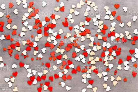 해피 발렌타인 데이 배경입니다 회색 배경에 작은 색상 하트 개념에 대한 스톡 사진 및 기타 이미지 개념 낮 널판지 Istock