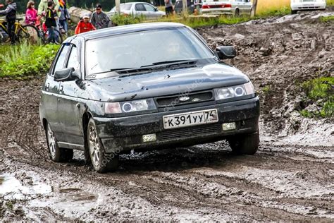 Lada 2112 — Redaktionelles Stockfoto © Artzzz #81705532