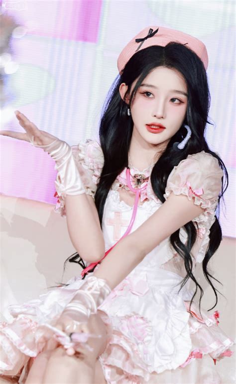 Snh48周诗雨被封万人迷，多维度揭秘其人气密码