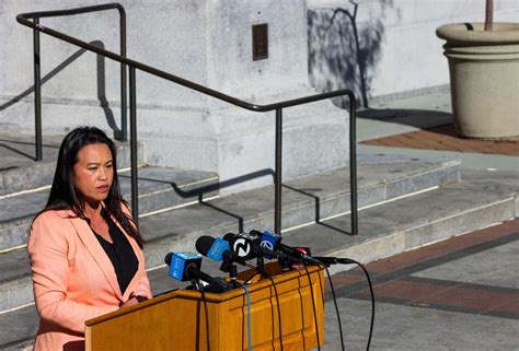 Oakland Mayor Says No Decision Made Yet On Police Chiefs Future