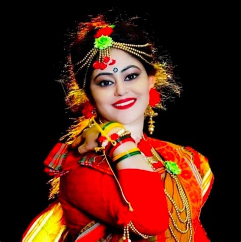 নিজেকে যে বড় বলে সেতো বড় নয় মানুষ যাকে বড় বলে সেই বড় হয়
