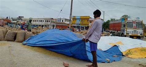 30 Lakh Quintals Of Paddy Lying In The Open Breathing Stuck