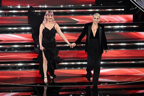 Il Vestito Di Arisa A Sanremo Lo Slipdress Must Have Della Primavera