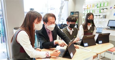 조희연 교육감 스마트기기 휴대 학습 디벗 배부 현장 방문