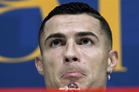 호날두 팬 때리더니 2g 출전정지 징계 확정 새 팀 이적해도 못 피한다 스타뉴스