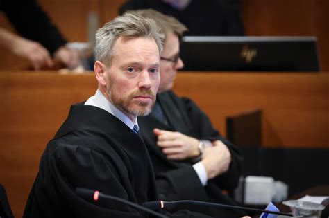 Forsvarere Hyrer Tengs Ekspert Til å Svare For Nye Dna Bevis Mot Jan