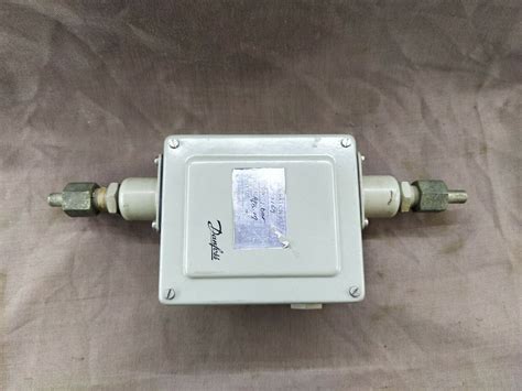Danfoss Differential Pressure Switch Rt 260a 0 5 6 Bar 017d002366 Rt260a Ebay