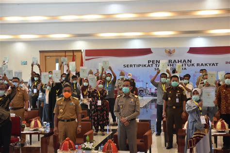 Jokowi Serahkan Juta Sertifikat Tanah Untuk Rakyat PACEKO DOT