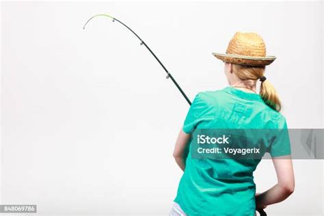 회전 하는 장비는 낚 싯 대와 여자 낚시에 대한 스톡 사진 및 기타 이미지 낚시 낚싯대 등 Istock