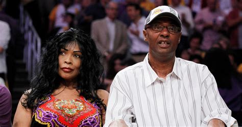 Ex Nba Player Joe Jellybean Bryant Father Of Kobe Dies At 69 Reuters