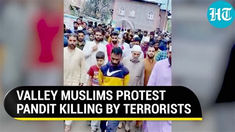 Unjust Murder Kashmiri Muslims Protest Killing Of Pandit Civilian In