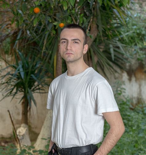 Cue Me In Οδυσσέας Πετράκης Cuemagazine