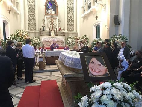Familiares se despedem de Arlette Magalhães viúva de ACM e políticos