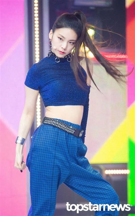 190220 Itzy Yeji At Show Champion Itzy Kpop Girls Girls Generation