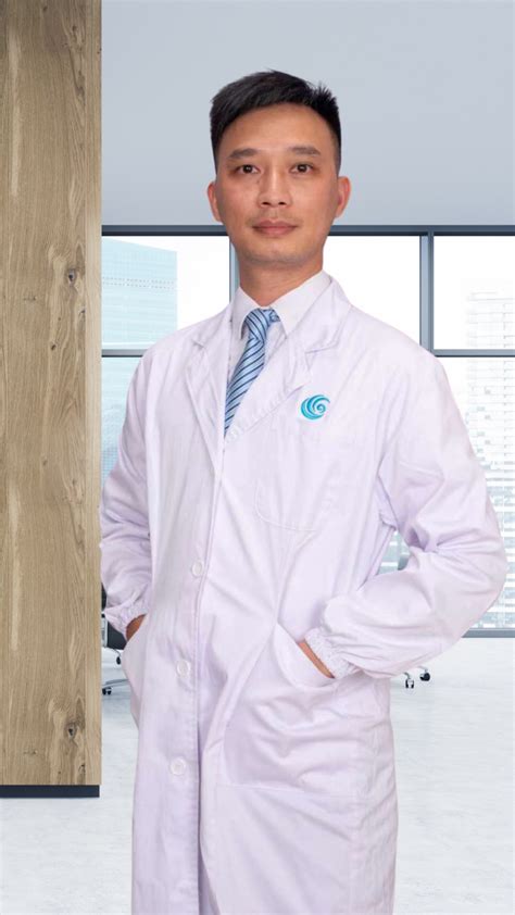 About 英德中医何医生