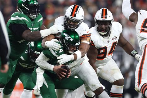 Browns Clinch Playoff Berth By Thumping Jets Reuters