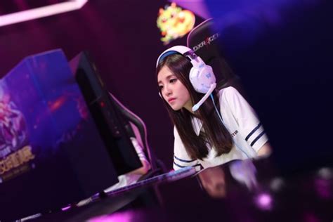 Top 5 Kiểu Con Gái Chơi Game Sẽ đốn Rụng Tim đấng Mày Râu Trong Thế