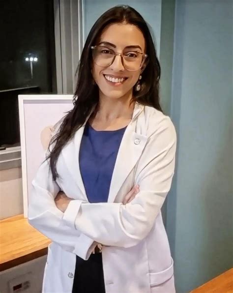 Dra Ana Trindade Dor lombar Canoas Registro de Médicos Especialistas Busca por Médico