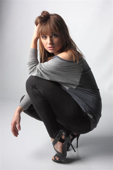 Crouching Pose 1 By Itsqwalityinnit On Deviantart