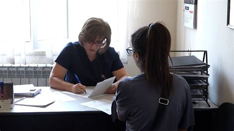 Բուժաշխատողները նշում են մասնագիտական տոնը Youtube