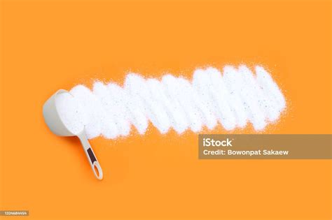 세제 분말 은 옷 세척을위한 측정 숟가락과 함께 세탁 컨셉 가사 집안일에 대한 스톡 사진 및 기타 이미지 가사 집안일 경제 기포 Istock