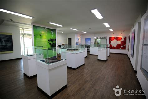 김춘수 유품전시관