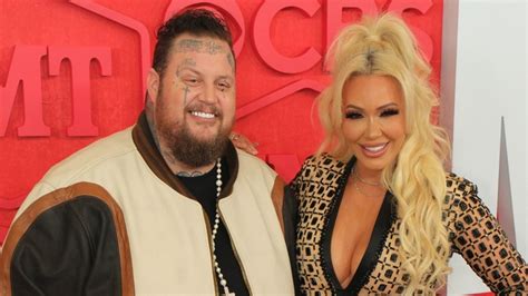 Weird Things We Can T Help But Notice In Jelly Roll Bunnie Xo S Marriage