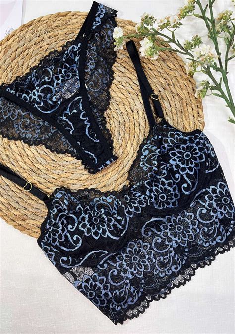 Conjunto Calcinha E Sutiã Cropped Rendado Sem Bojo Com Aro De
