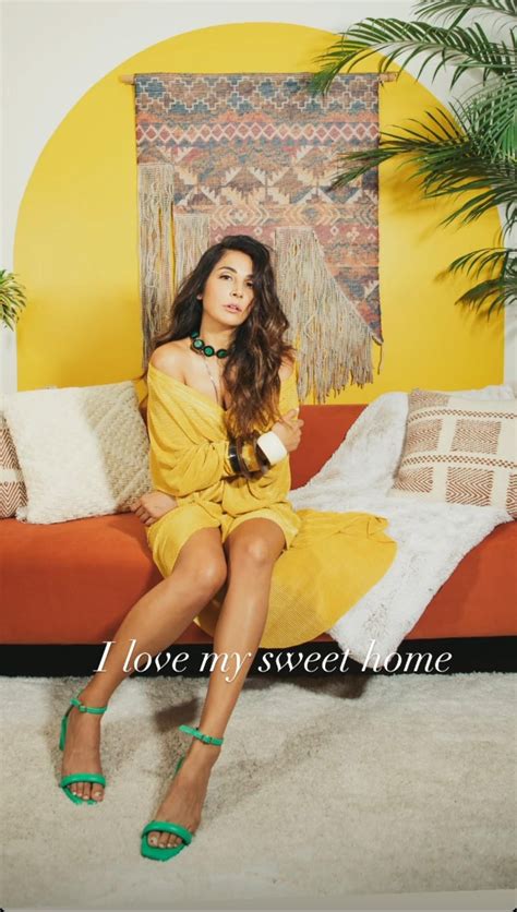 ananya pandey r desicelebshot
