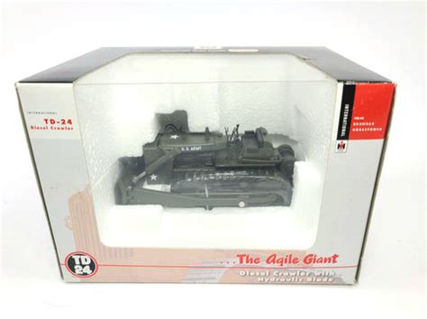 International Ih Td 24 Dozer With Hydraulic Blade Military Green Diecastmatt