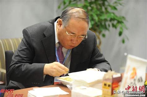 经中央批准，74岁正部级老将由于身体原因卸任解振华刘振民中国