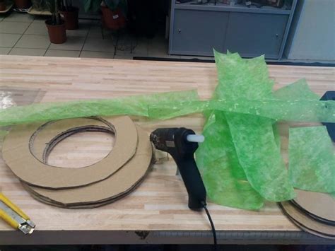 Делаем новогодний веночек своими руками Волшебство идеи творчества и декора рукоделие