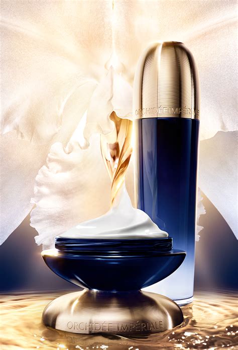 Guerlain 法国娇兰推出御廷兰花系列全新浓粹精华水和丰润面霜。 华丽通