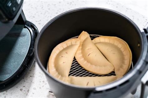 Receita de pastel saudável na air fryer para o lanche veja como fazer e opções de recheios