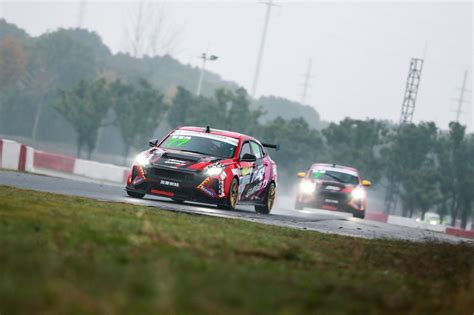 Молодость именно то что нужно Почему новый Dongfeng Aeolus Yixuan