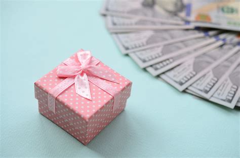 ポイント還元とお金（現金）のプレゼントの違いとは？メリット・デメリットを徹底解説 【btoc向け】デジタル送金サービス「ウォレッチョ」