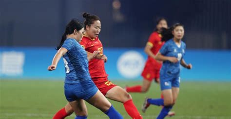 中国女足被日本二队打懵！30分钟连丢4球，名嘴：这不是偶然腾讯新闻