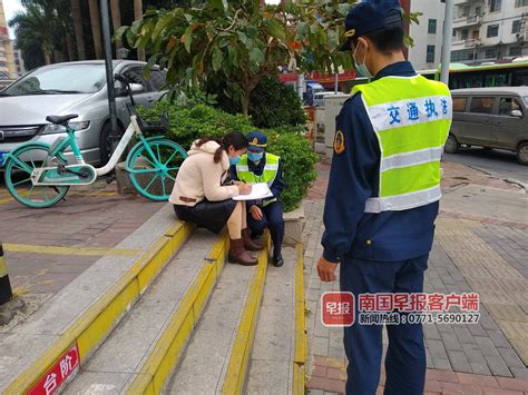 戏精上身！南宁一女驾驶员非法营运被拦截，撒泼不成“以死威胁”执法