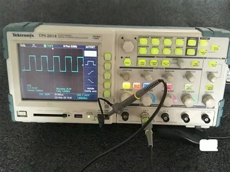 Tektronix Tds2024b 200mhz 2gss 4ch Oscilloscope 50 Off
