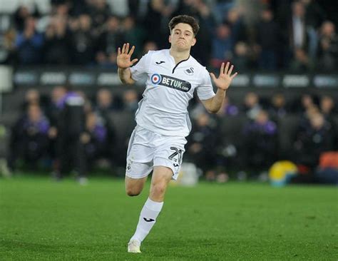 Man Utd Wages How Much Will Daniel James Earn Compared To Rashford And
