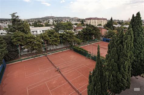 სწავლა თბილისის ლეილა მესხის სახელობის ჩოგბურთის სკოლაში ჩოგბურთი
